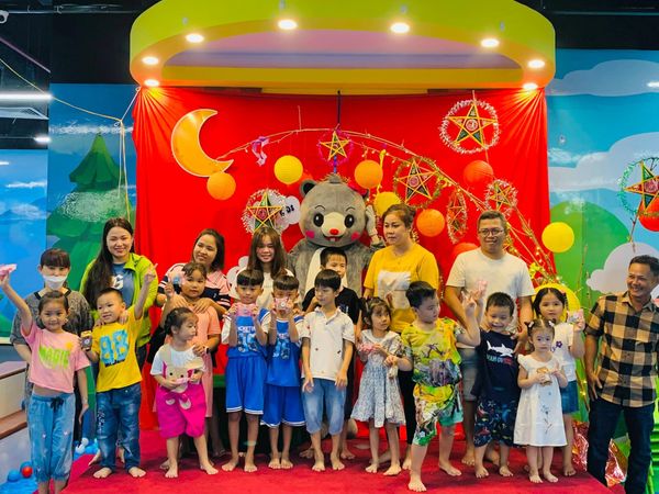 FUNNY KIDS_TRUNG THU VI VU, ĐOÀN VIÊN RỰC RỠ | Vincom